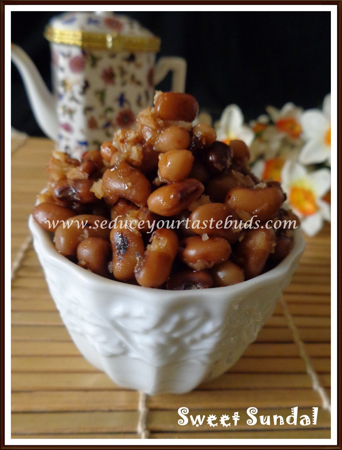 Inippu Karamani Sundal | Sweet Cowpea Sundal - Seduce Your Tastebuds...